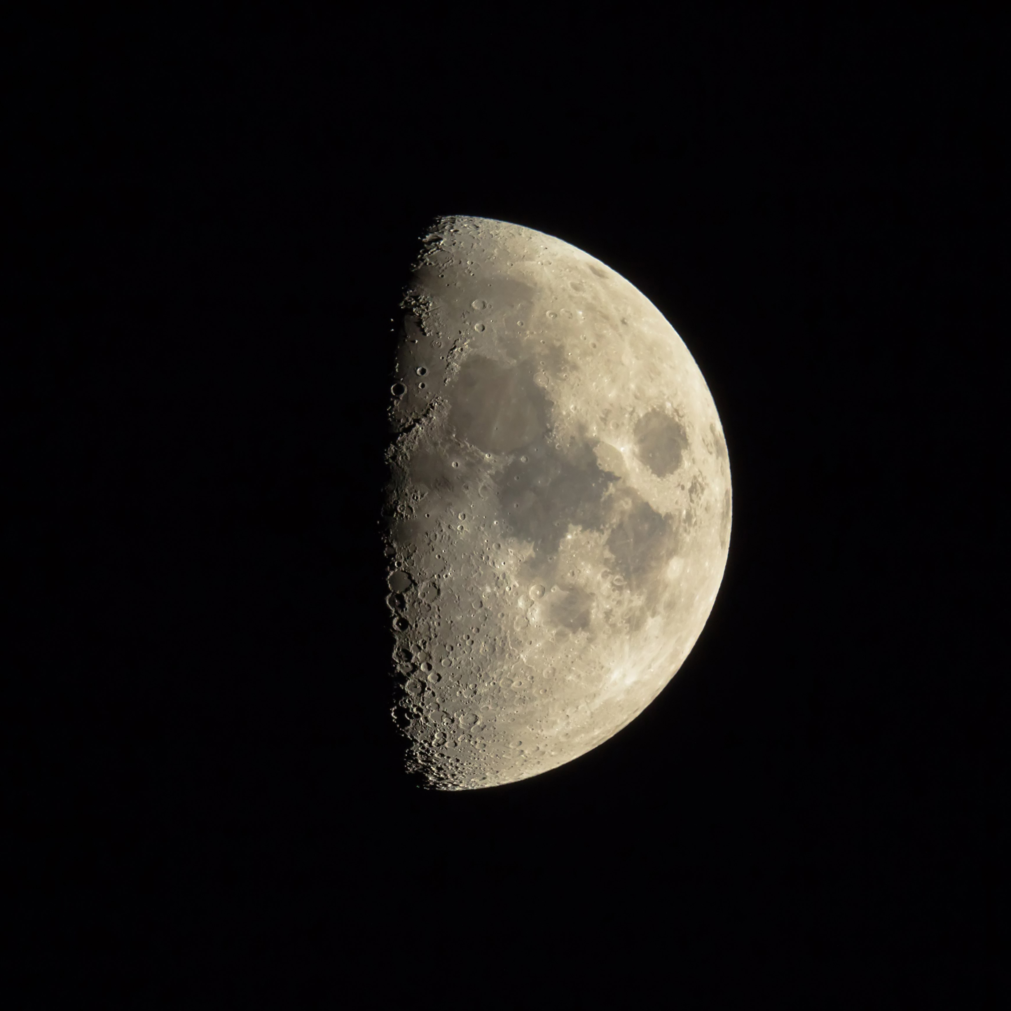 Zunehmender Mond - Spektrum der Wissenschaft