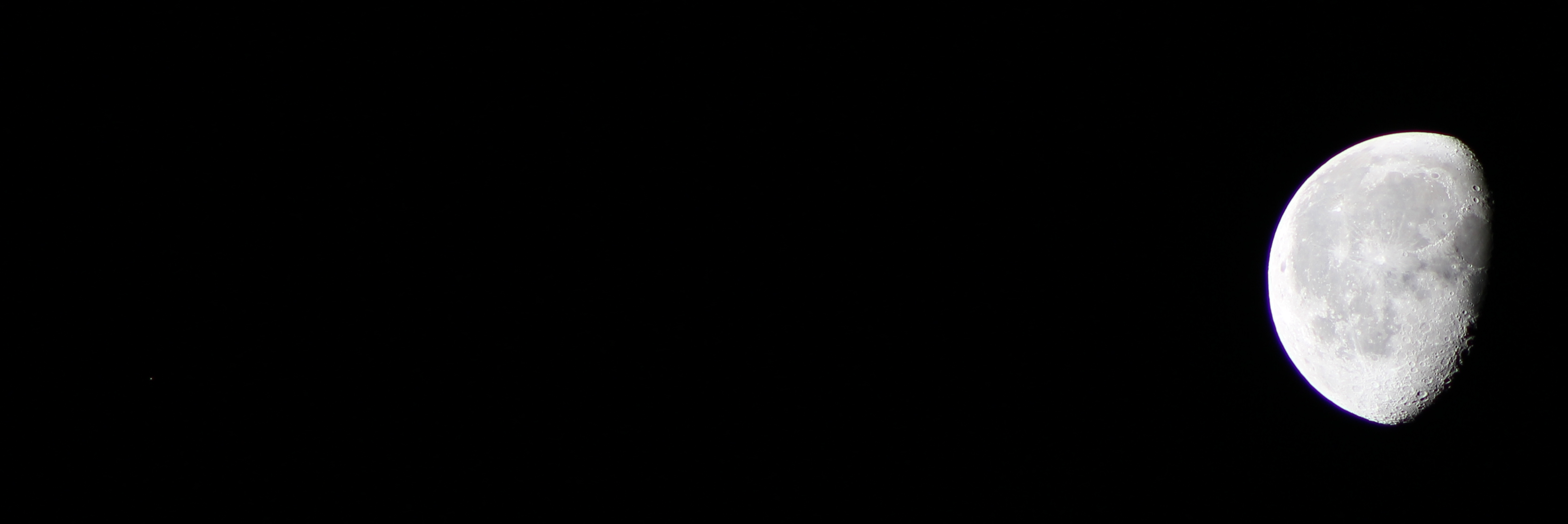 Mond und Aldebaran - Spektrum der Wissenschaft