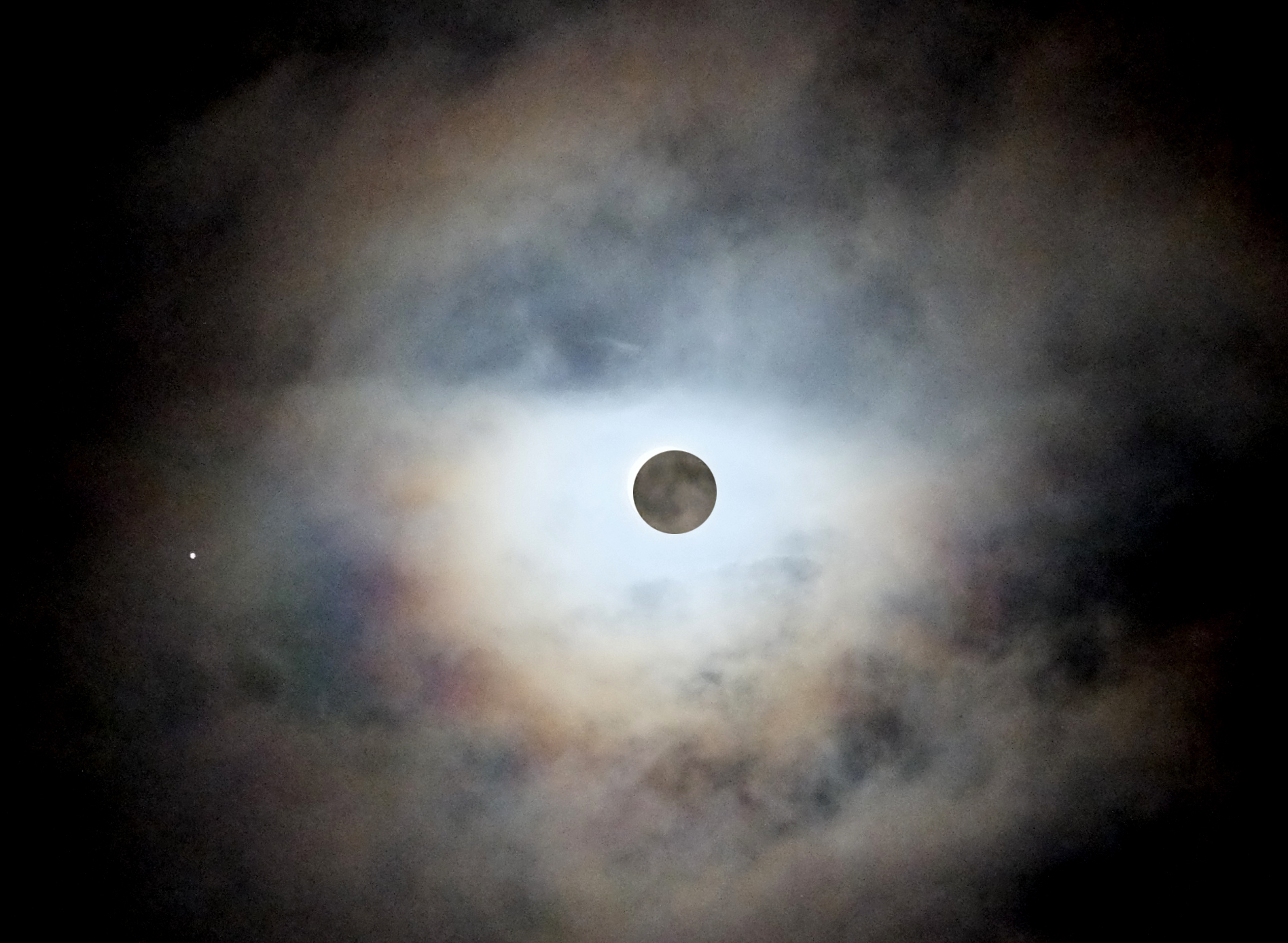 Jupiter bei Mond am 23. Februar 2016 - Spektrum der Wissenschaft