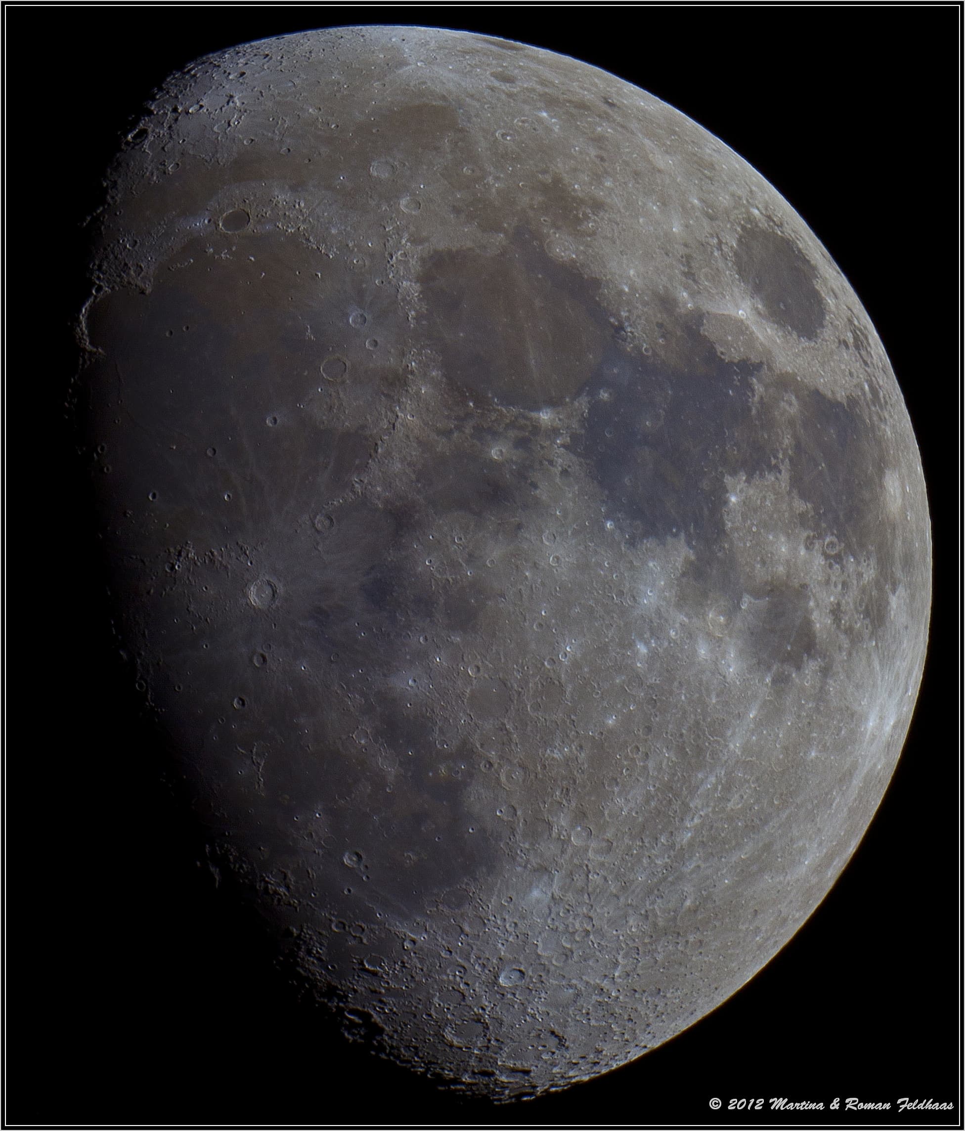 Mond in Farbe - Spektrum der Wissenschaft