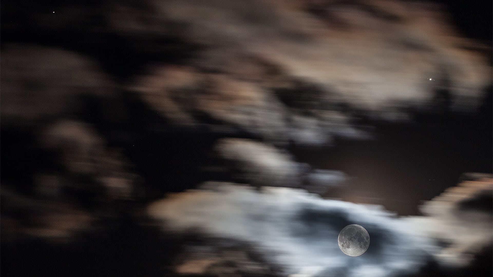 Konjunktion Mond Jupiter Saturn vom 6. Juli 2020 - Spektrum der ...