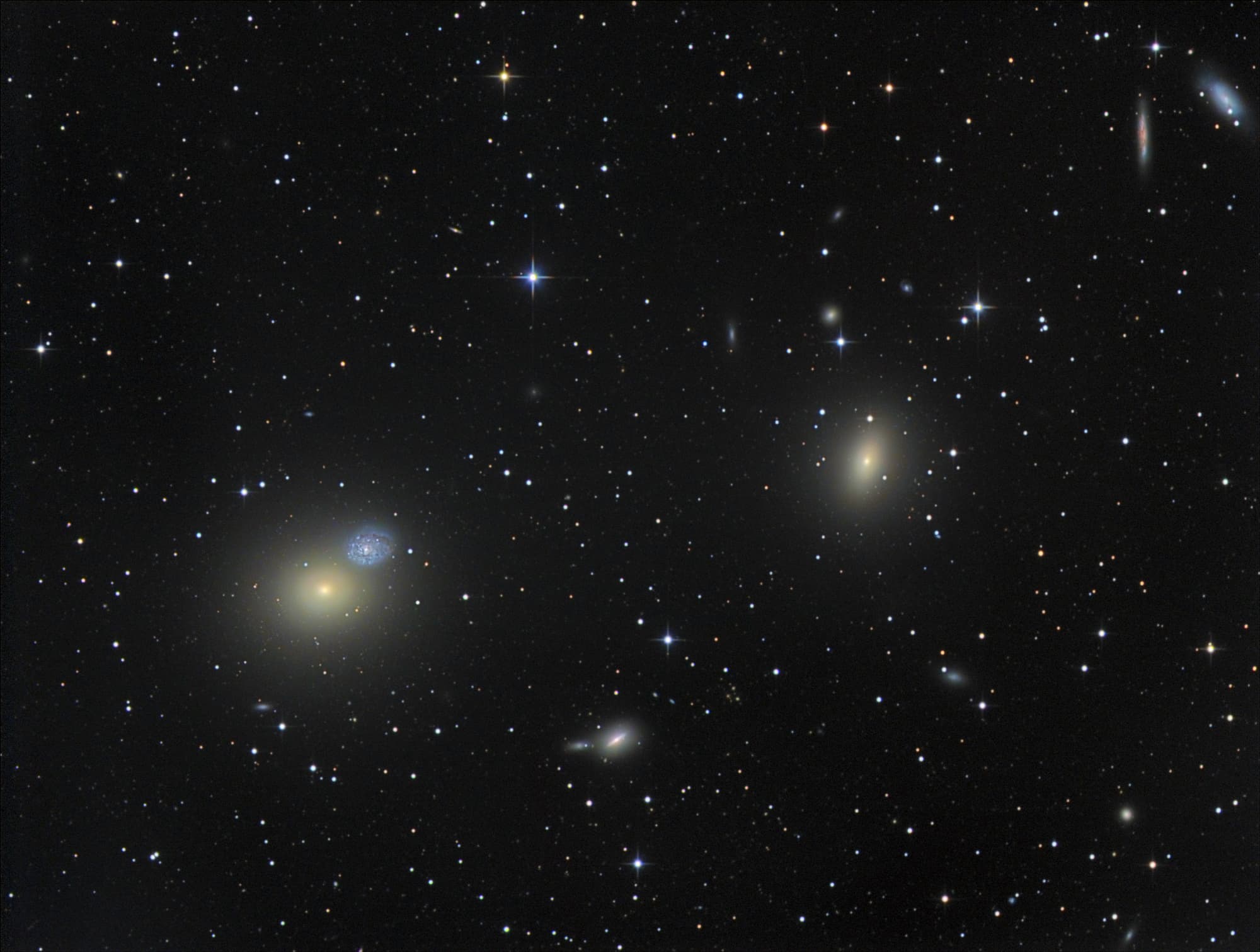 Galaxien Messier 59, Messier 60 und NGC 4647 mit NGC 4637 und NGC 4638 - Spektrum der Wissenschaft