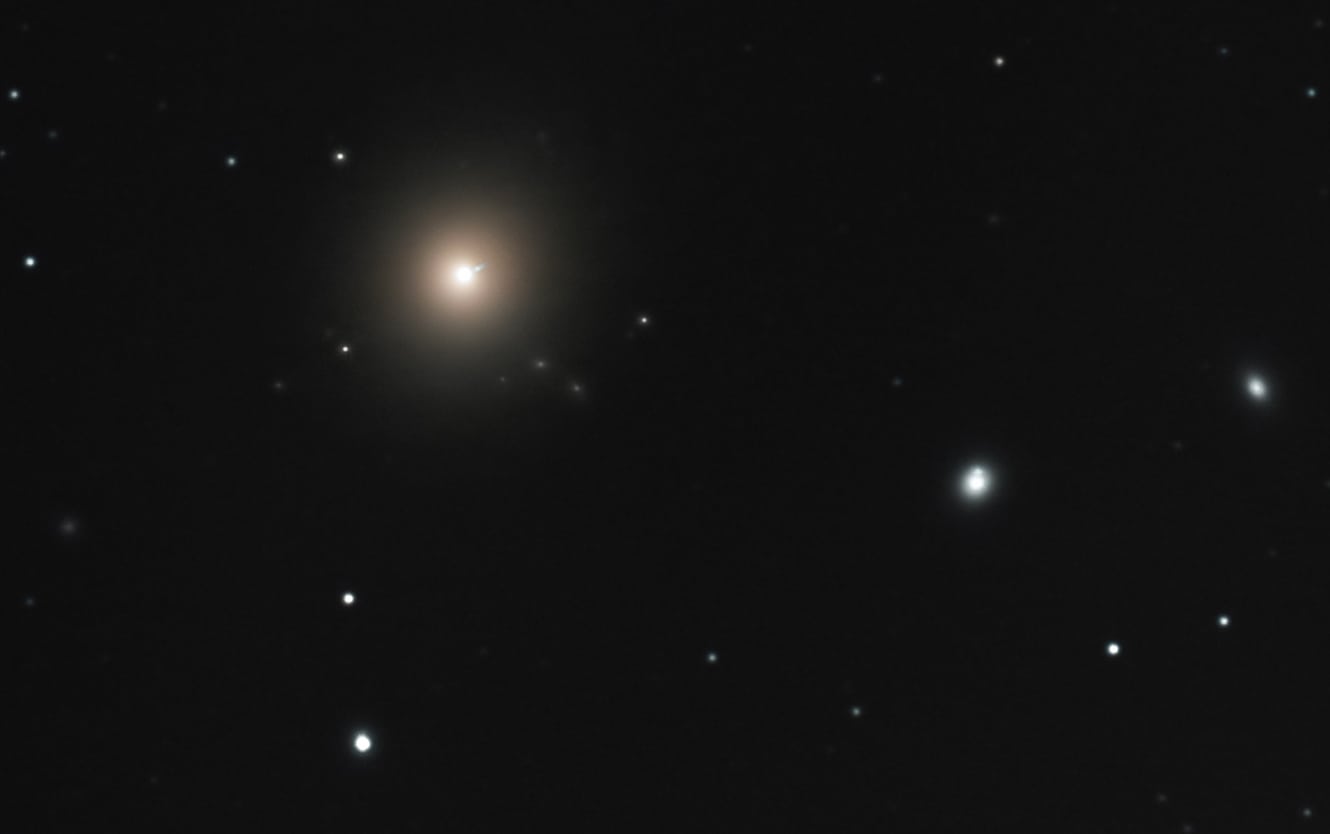 Messier 87 mit Jet - Spektrum der Wissenschaft