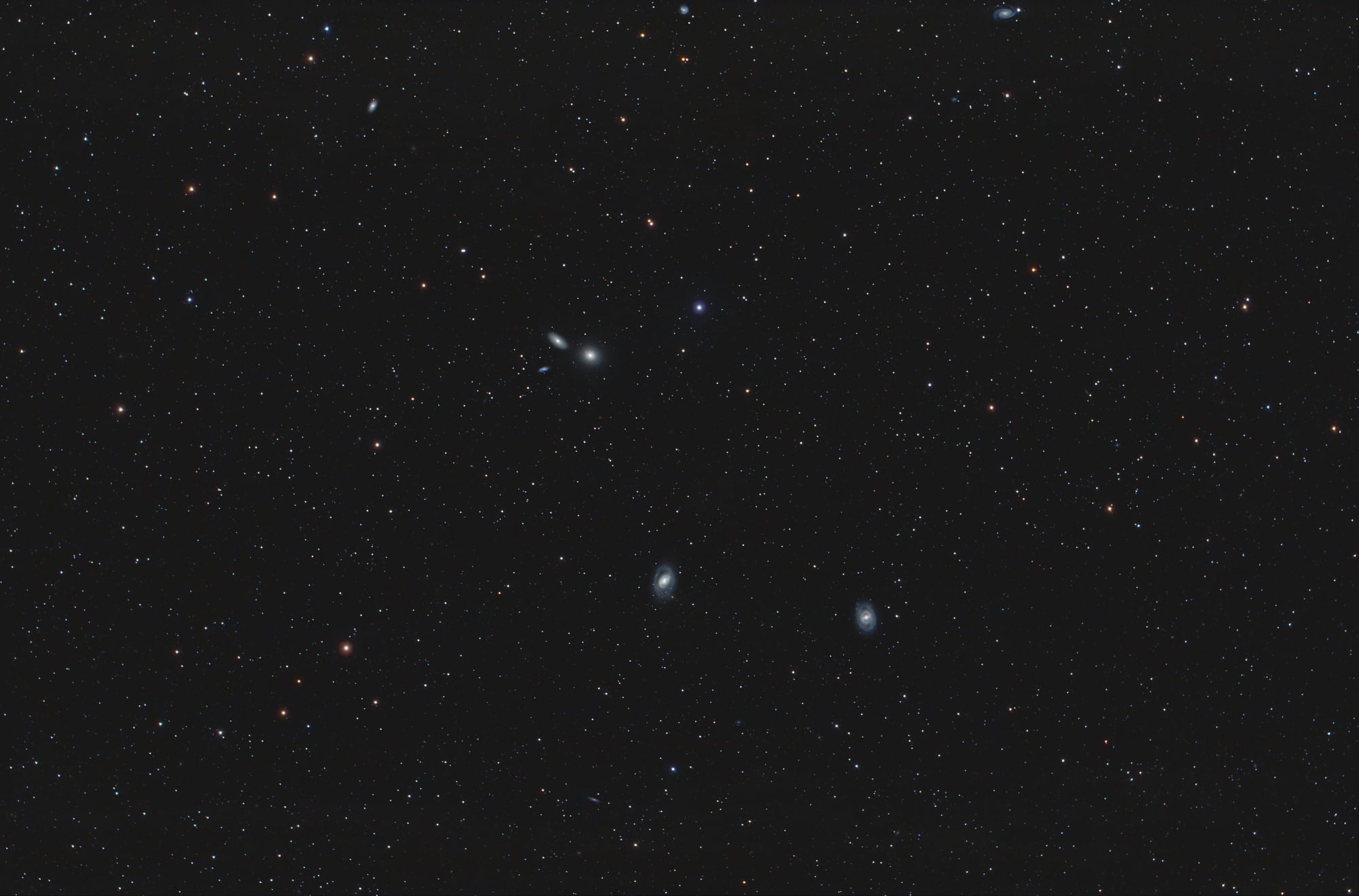 Messier 95, Messier 96 und Messier 105-Gruppe - Spektrum der Wissenschaft