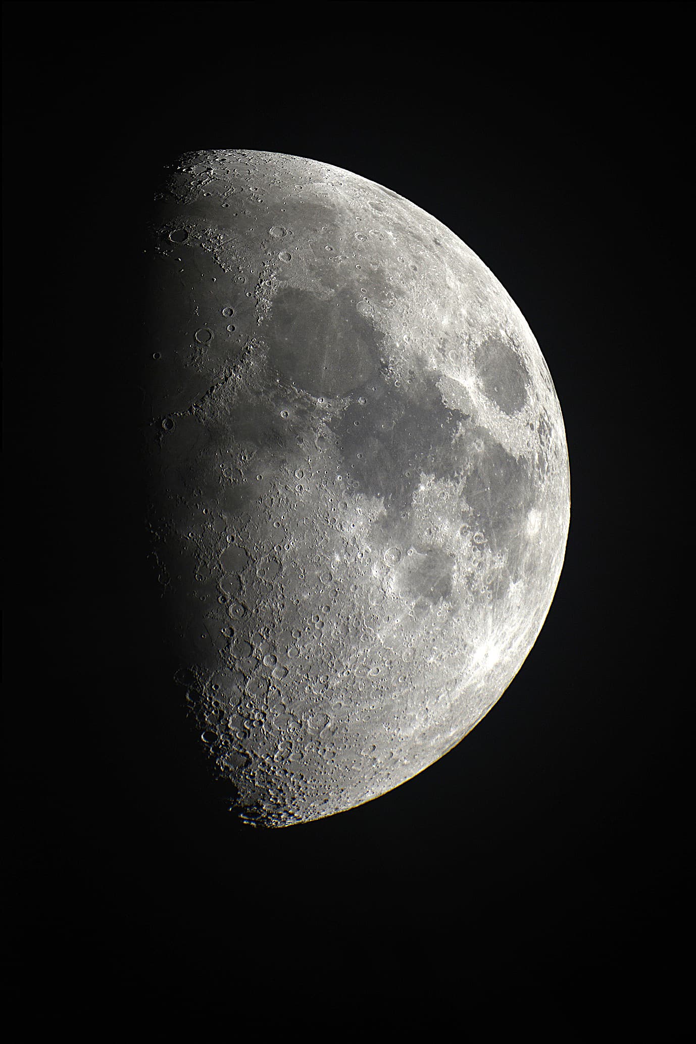 Der Mond ein Tag nach dem Ersten Viertel - Spektrum der Wissenschaft