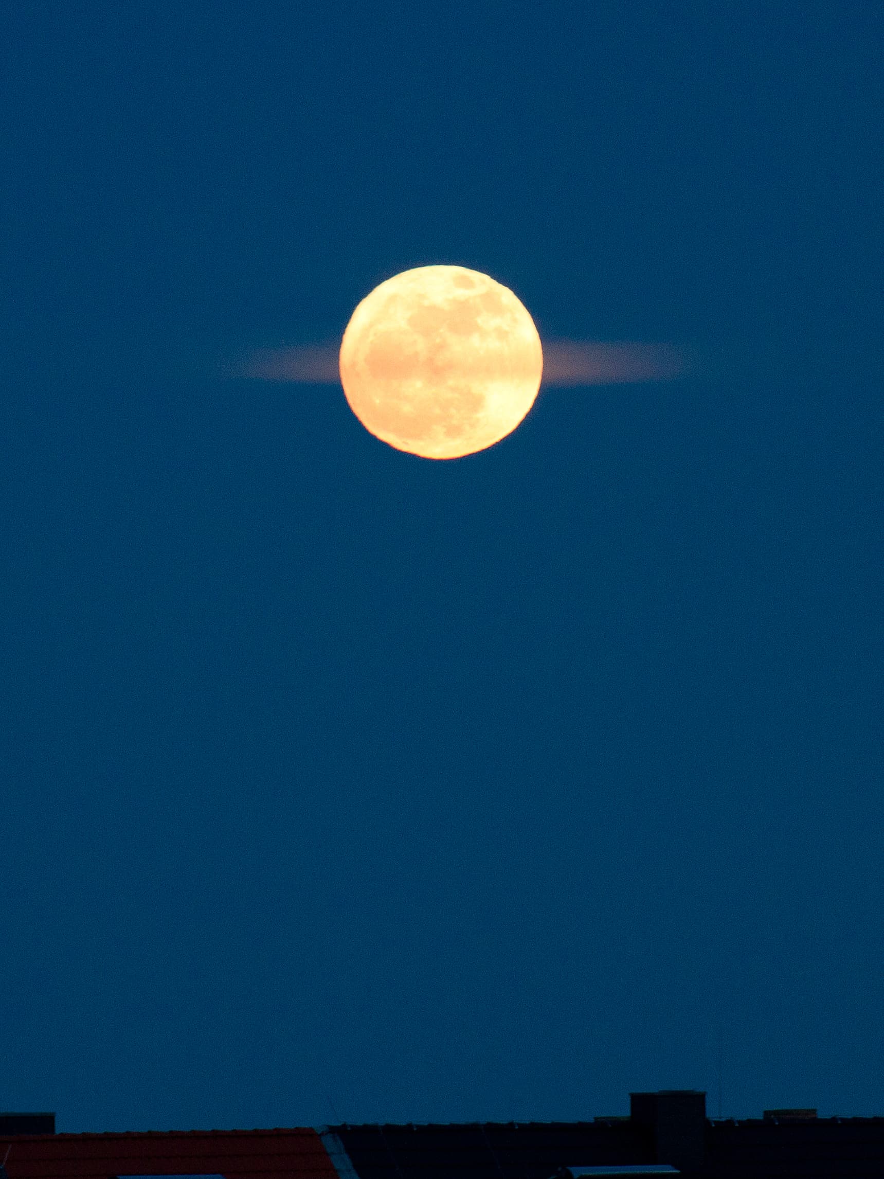 Hat der Mond einen Ring? - Spektrum der Wissenschaft