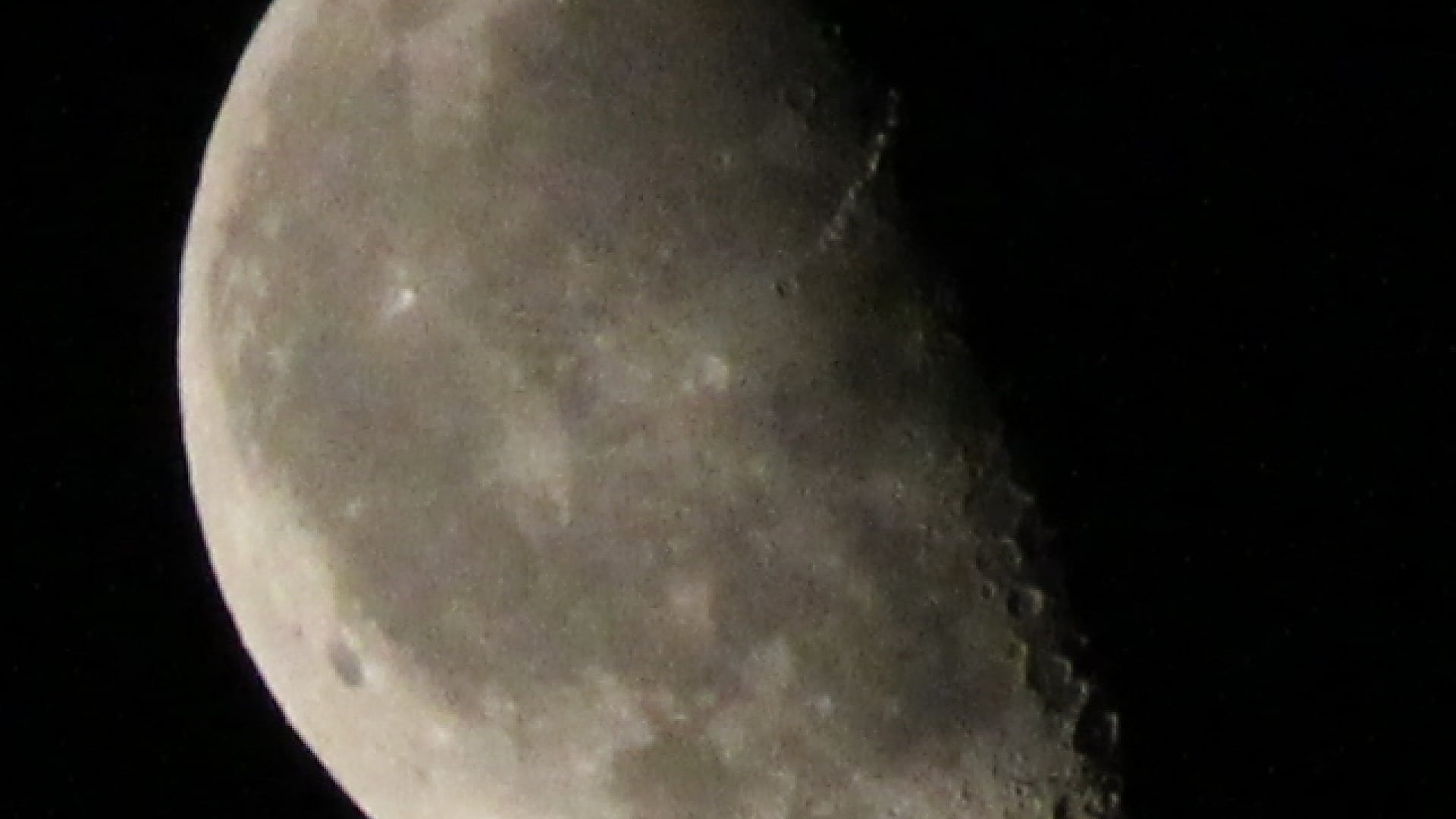 Abnehmender Mond - Spektrum der Wissenschaft