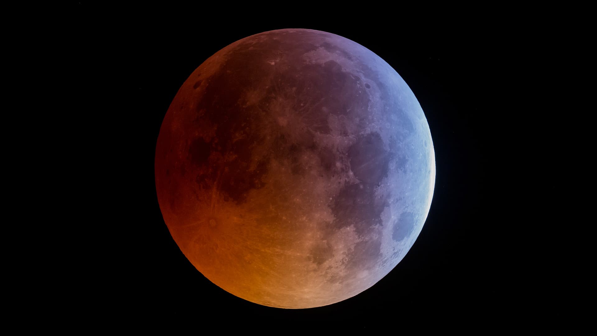 Totale Mondfinsternis - Spektrum der Wissenschaft