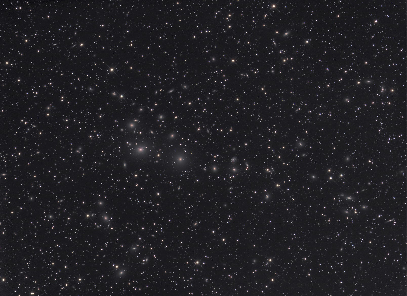NGC 1275 mit Perseus-Galaxienhaufen - Spektrum der Wissenschaft