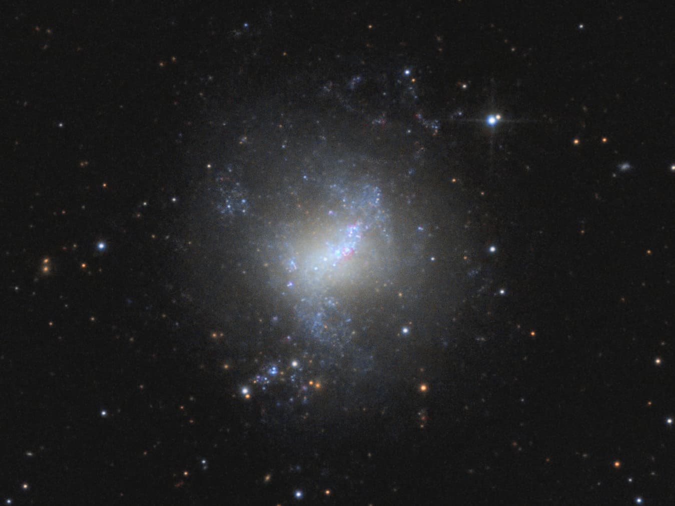 NGC 4214 - Spektrum der Wissenschaft