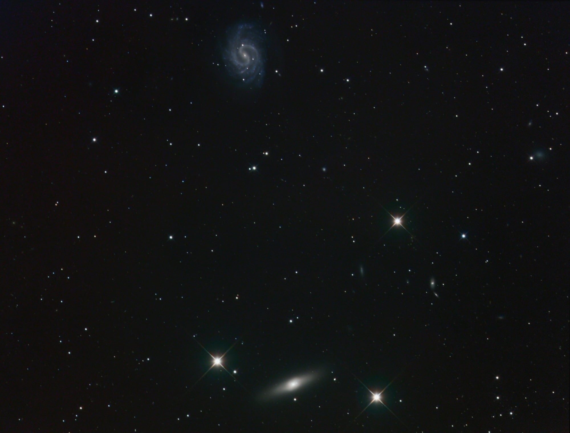 NGC 4535 und NGC 4526 in der Jungfrau - Spektrum der Wissenschaft