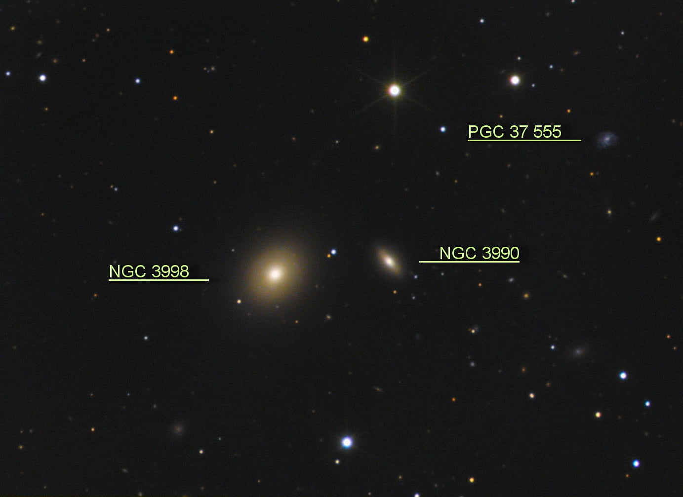 NGC 3998, 3990 (Objekte) - Spektrum der Wissenschaft