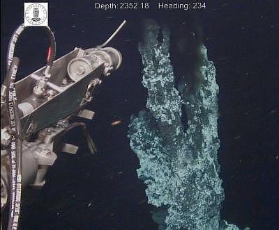 Hydrothermale Quellen: Heiße Tiefseequellen sprudeln weit im Norden ...