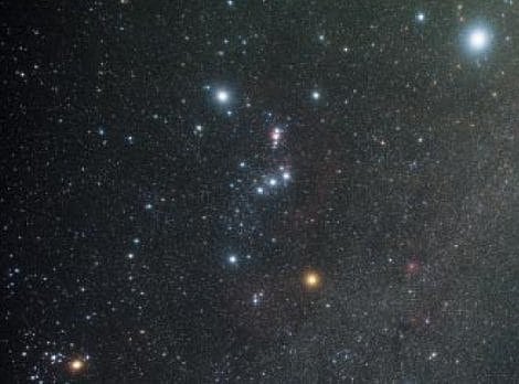 Der Sternenhimmel im April: Eine mittsommerliche Jagd - Spektrum der ...