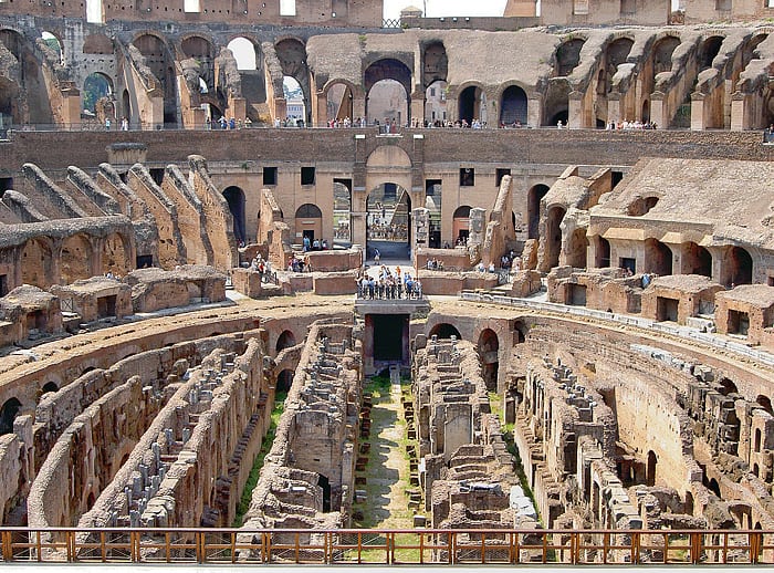 Das Kolosseum in Rom: Von antiker Kampfarena zu mittelalterlichem ...